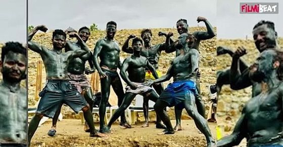 Akshay Kumar, Tiger Shroff Celebrate Last Day Of Shoot, Bade Miyan ...