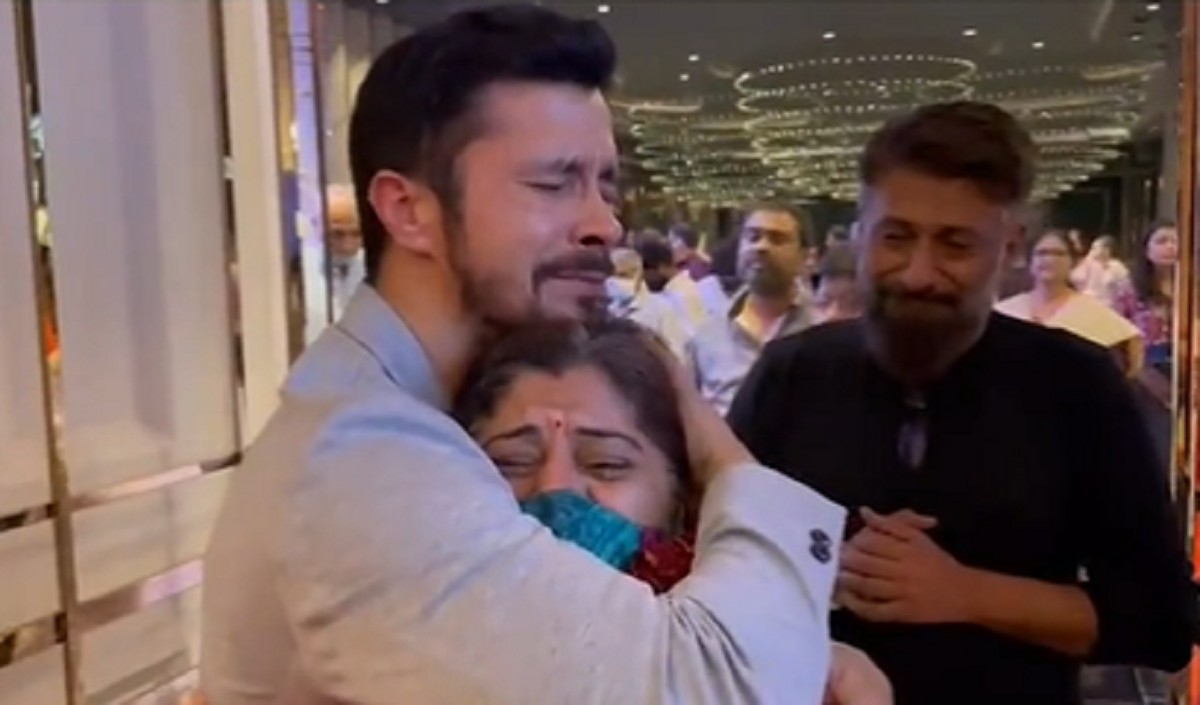 The Kashmir Files tax free women cry after watching film touch director Vivek agnihotri feet ...