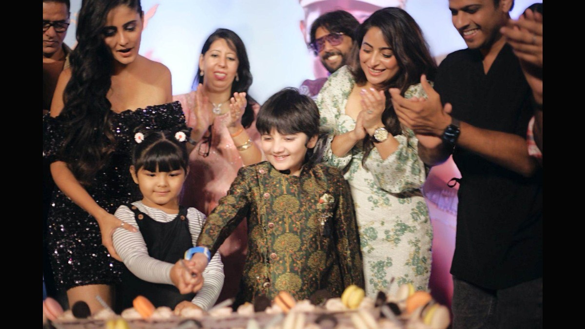 GHKKPM completes two year, whole cast and team celebrated on set. 'गुम ...