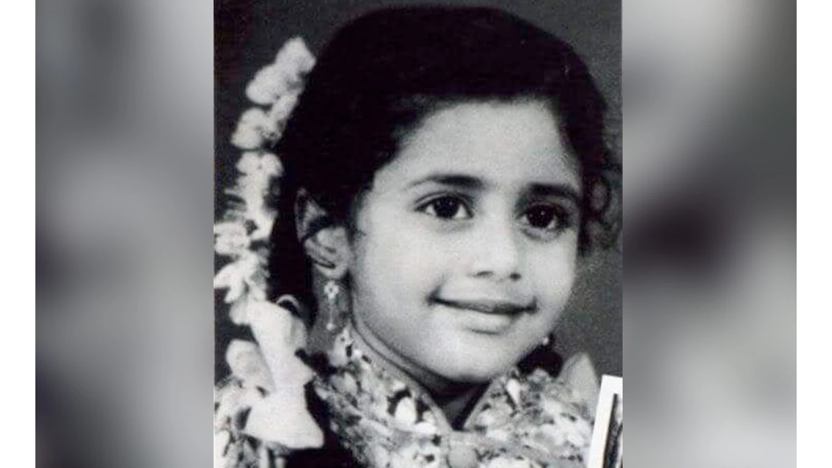 The girl seen in the picture is Smita Patil, married with actor Raj ...
