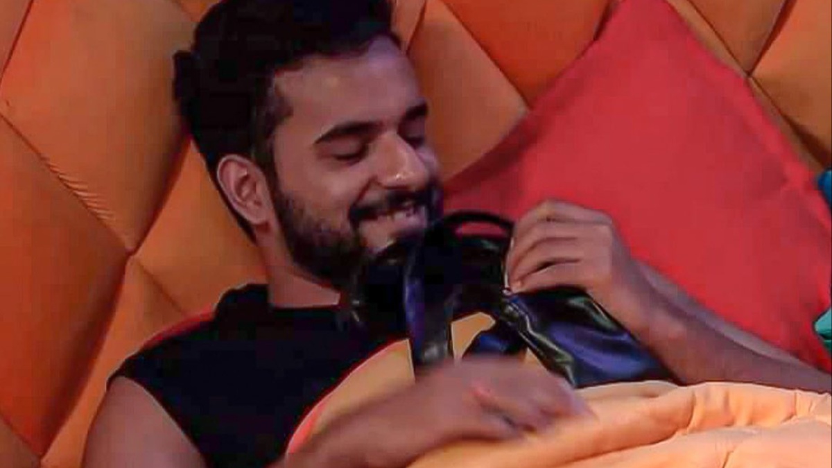 Bigg Boss OTT 2 Fukra Insaan Goes On Hunger Strike, FIGHTS With Bebika Dhurve - Hindi Filmibeat