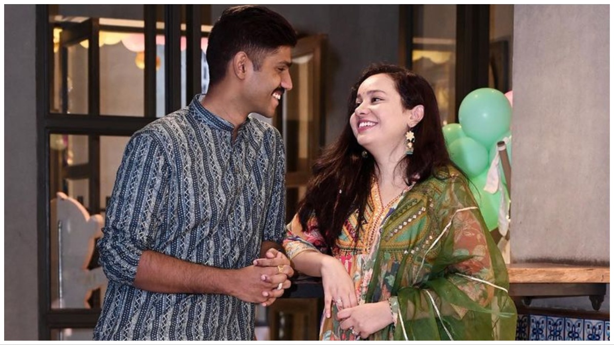 Ria Dabi cosy photos with boyfriend IPS Manish Kumar from tina dabi ...