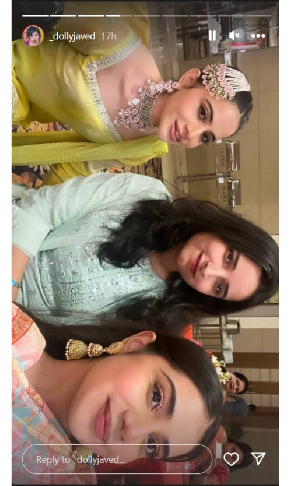 Urfi Javed ablaze internet with her muslim look at school friends ...