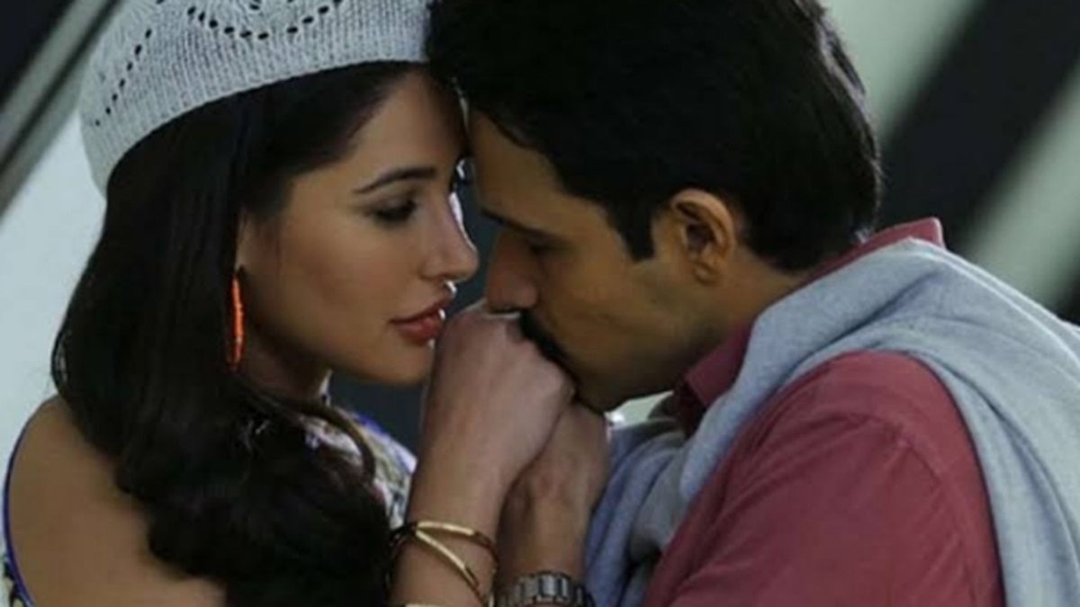 Emraan hashmi and nargis fakhri uncontrolled during kissing scene in ...