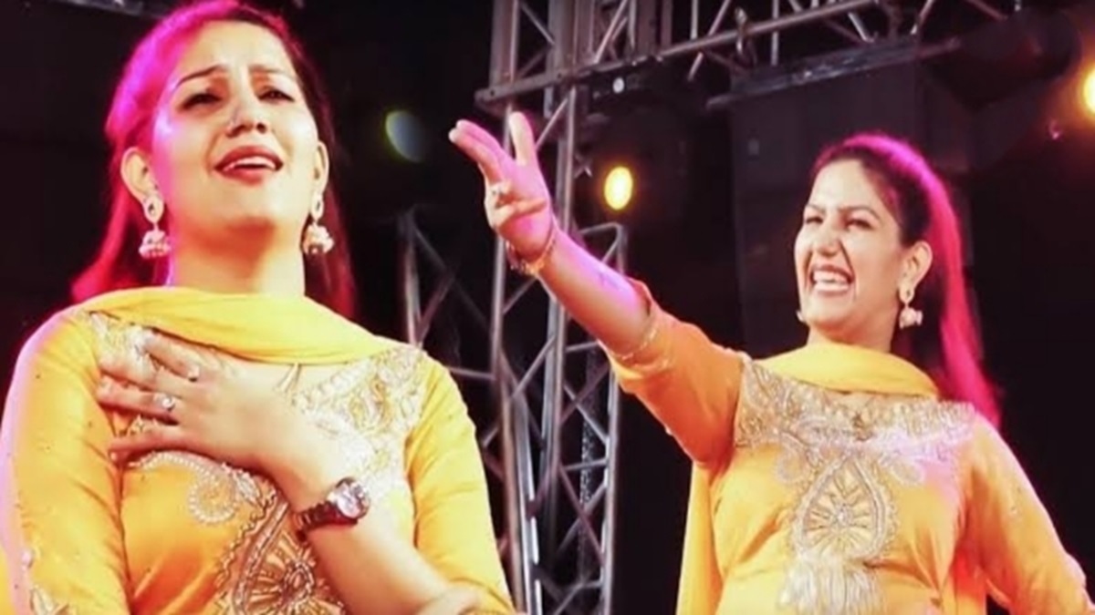 Haryanvi Dance Video Sapna Choudhary Goli Chal Javegi Stage Dance