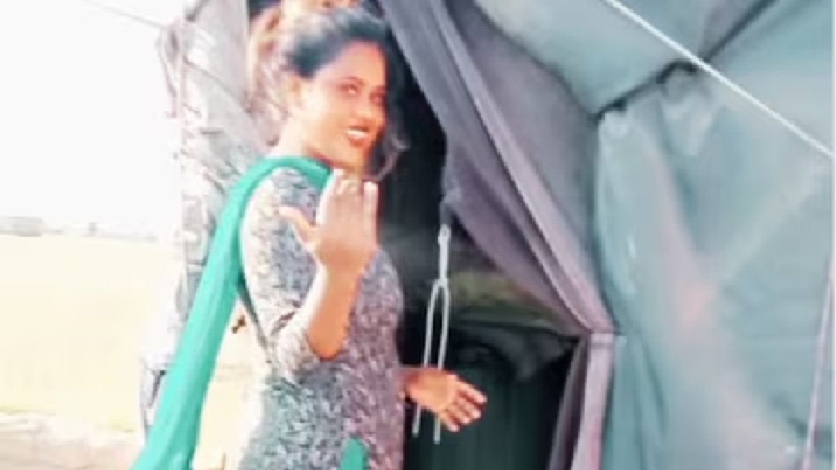 Women shows Inside video of the hut house users shocked video viral ...