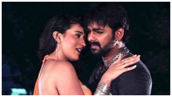Bhojpuri Video Pawan Singh Akshara Singh Romantic Video Went Viral - Hindi Filmibeat