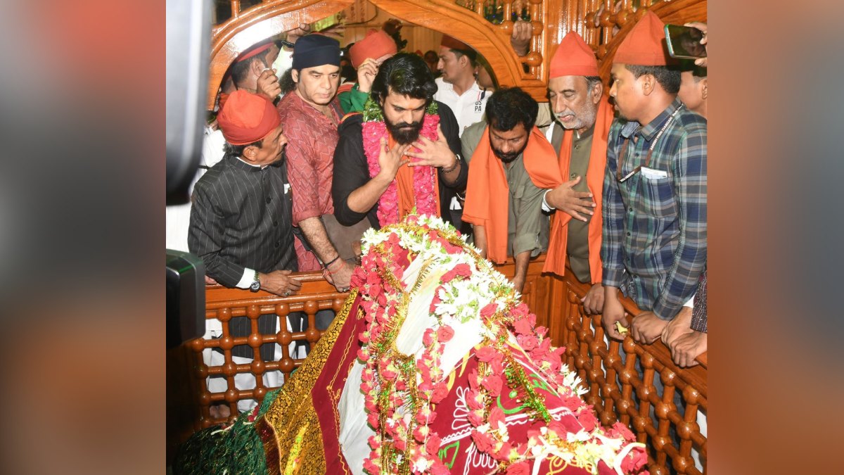 Ram Charan attended Amin Peer's Dargah, completed promise made to AR ...