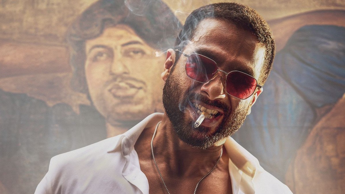 Deva- Untold secrets of the story are hidden in the poster of Shahid ...