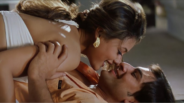 Mahesh Babu wife namrata Shirodkar bathroom song with saif ali khan Namrata bathroom scene ...