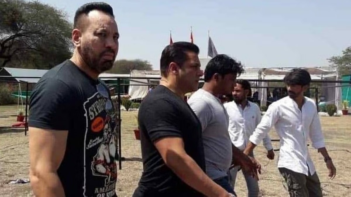 Salman Khan slapped his bodyguard in public throwback video viral angry ...