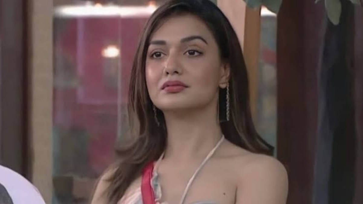 Divya Agarwal Trolled For Her Statement Said All Men Are Dogs Peoples ...