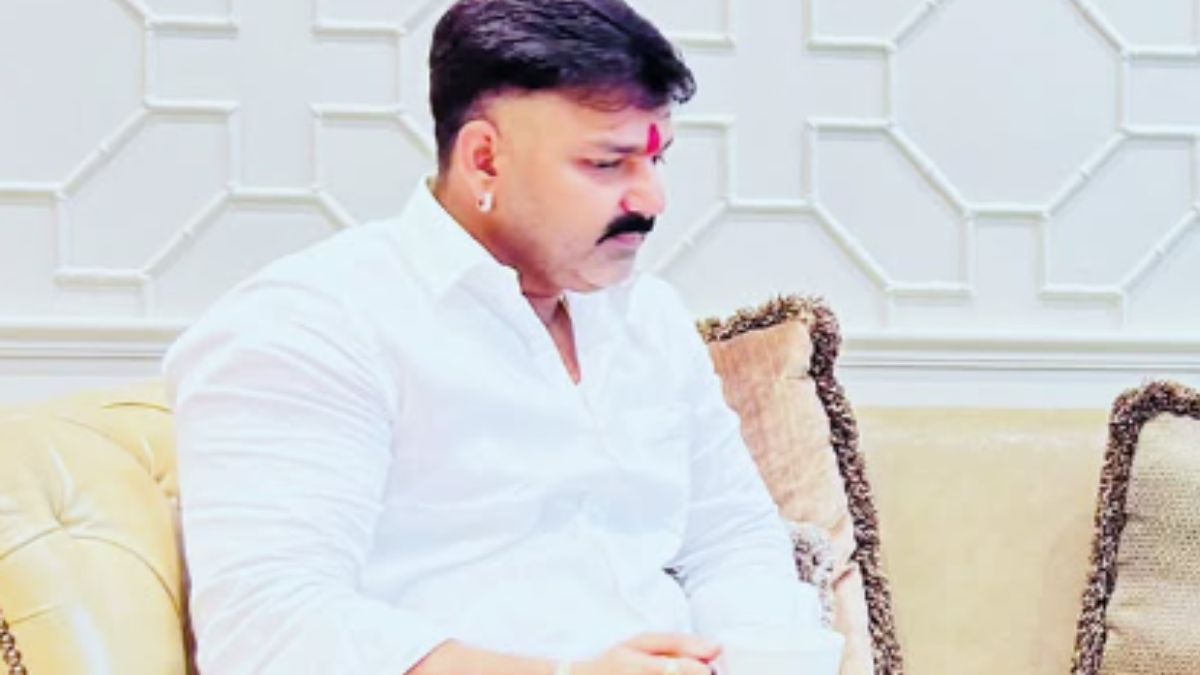 Bhojpuri actor pawan singh cried for first wife Neelam singh, on her 10th death anniversary ...