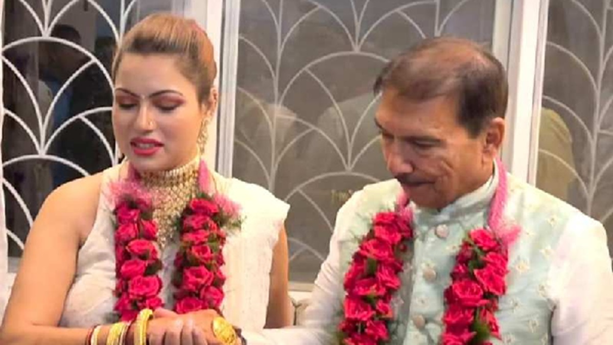 Arun Lal gets romantic with 28 years younger Bulbul Saha planned a ...