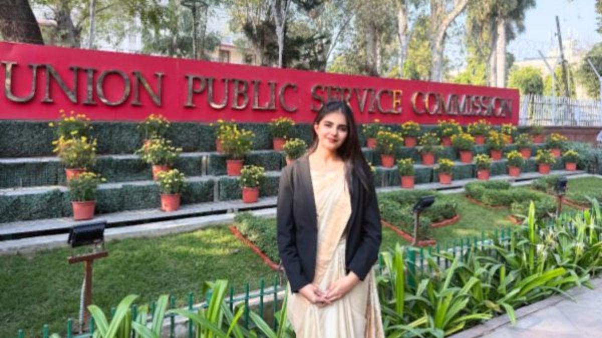UPSC 2024 topper poorva Choudhary beautiful photos trending on social ...