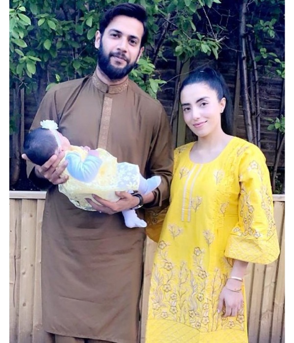 Imad Wasim openly cheating wife Sannia Ashfaq having extra marital ...