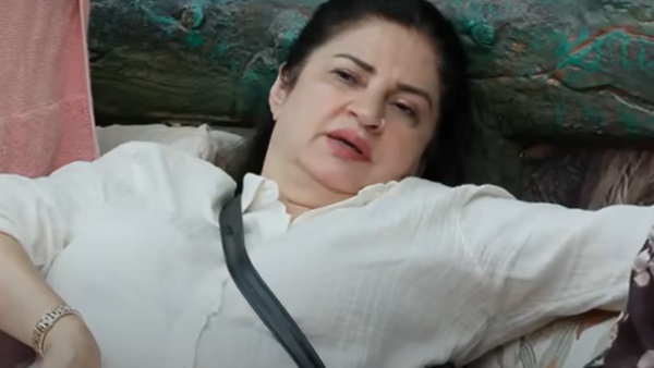 Bigg Boss 19 Actress Kunickaa Sadanand Reveals 27-Year Secret Live-In ...