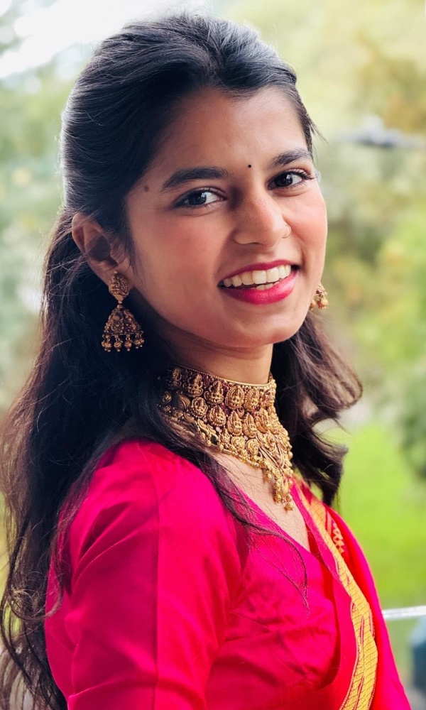 Maithili Thakur at 25 joins BJP know Maithili Thakur education net worth and all about degrees ...