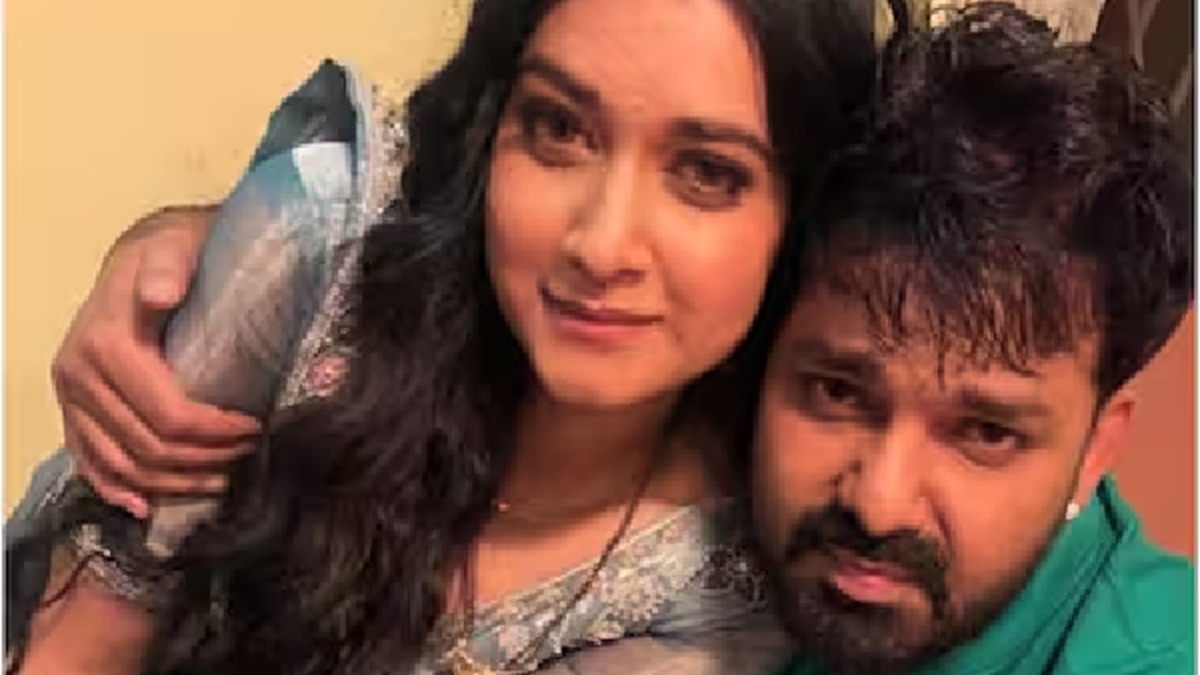 Pawan Singh live new sensation who is Mahima Singh the viral sindoor girl from pawan singh ...