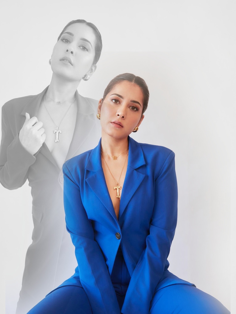 Sizzling Raashi Khanna's Latest Bold Photo-Shoot