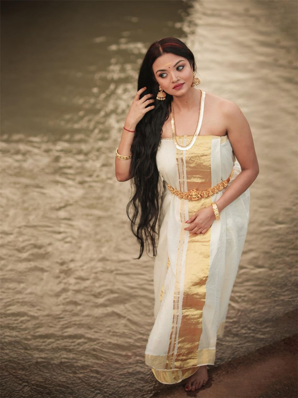 Bigg Boss Malayalam 3 Fame Soorya Menon In Traditional Look