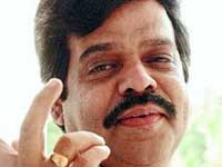 Balachandra Menon | Model Sara | De Ingottu Nokkiye | Shobhana ...