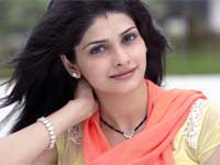 Prachi Desai | Dimple Kapadia | Once Upon A Time In Mumbai | Emraan Hashmi - Filmibeat