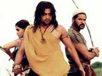 Urumi – Movie Review: A must watch epic drama - Filmibeat