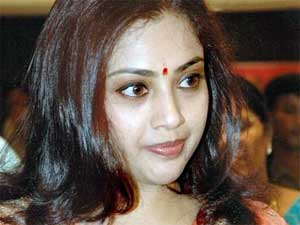 Meena returns with Ram Charan's next - Filmibeat