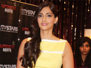 Sonam Kapoor | Middle Finger | Censor Board | Players - Filmibeat