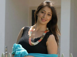 Lakshmi Rai | Power Star | Onbathula Guru - Filmibeat