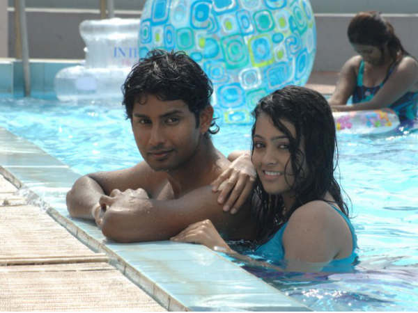 Ponmaalai Pozhudhu Movie Review | Aadhav Kannadhasan Gayathrie ...