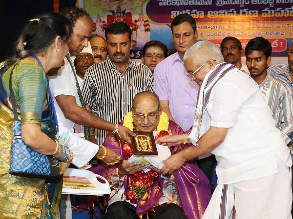 K Viswanath | Statue Photos | Sri Ajjada Adibhatla Narayanadasa ...