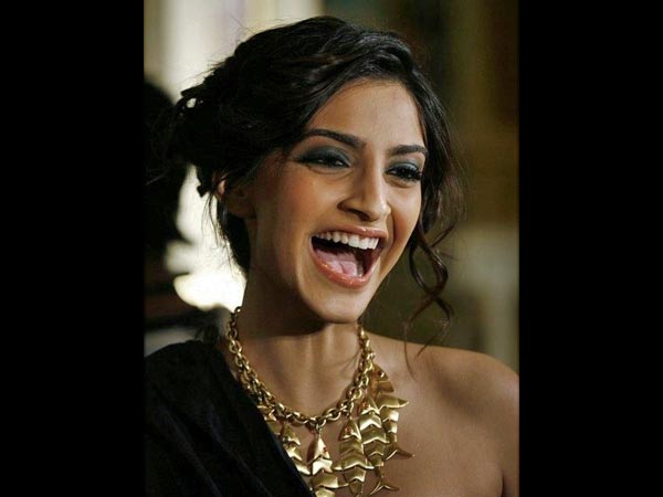 Actresses Laughing | Sonam Kapoor Laughing | Sonakshi Sinha Laughing ...