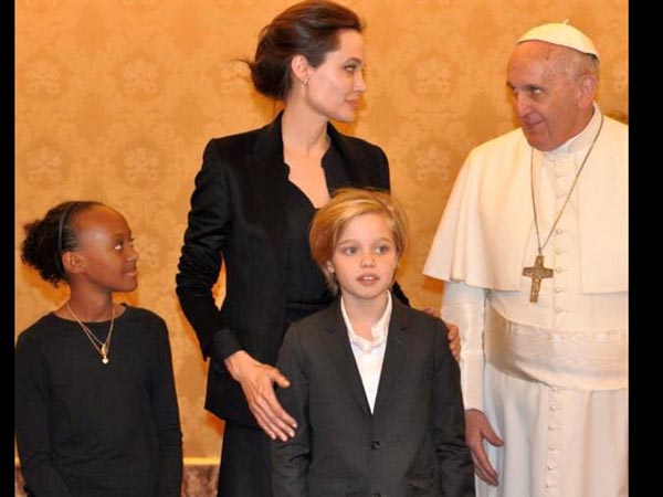 Angelina Jolie Pope Francis | Angelina Jolie Vatican | Angelina Jolie ...