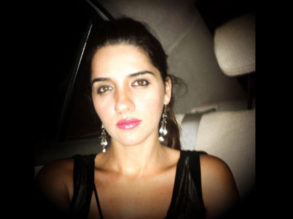 Shruti Seth Abused | Shruti Seth Comment On Selfie With Daughter ...