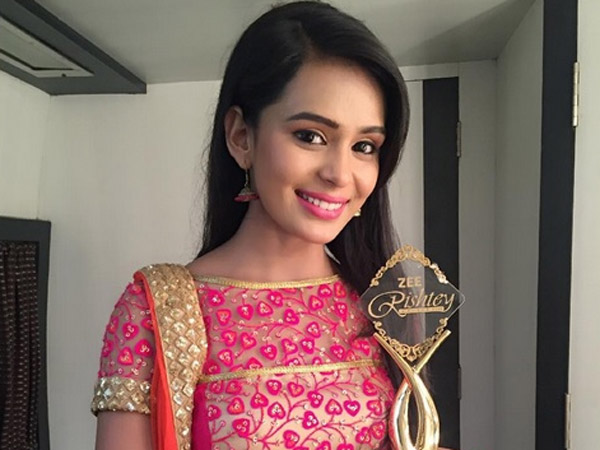 Zee Rishtey Awards 2015 | Drashti Dhami | Sriti Jha Shabbir Ahluwalia ...