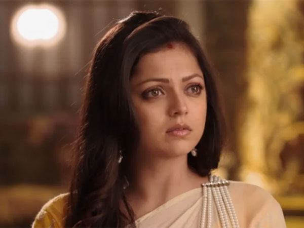Ek Tha Raja Ek Thi Rani: Gayatri Becomes Rajeshwari's Maid! - Filmibeat