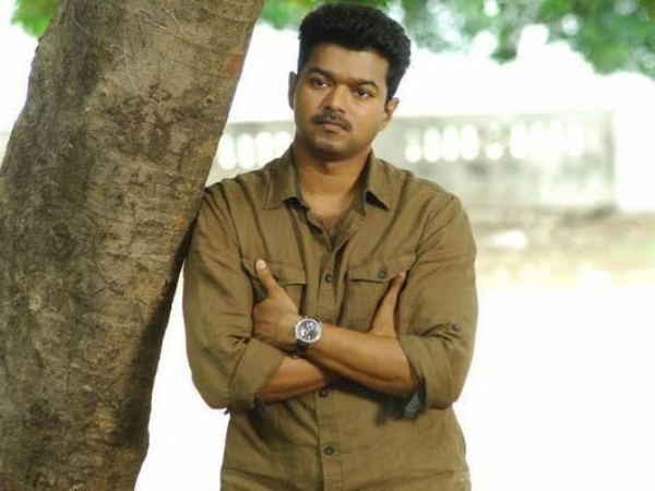Ilayathalapathy Vijay Does It Again For His Fan - Filmibeat