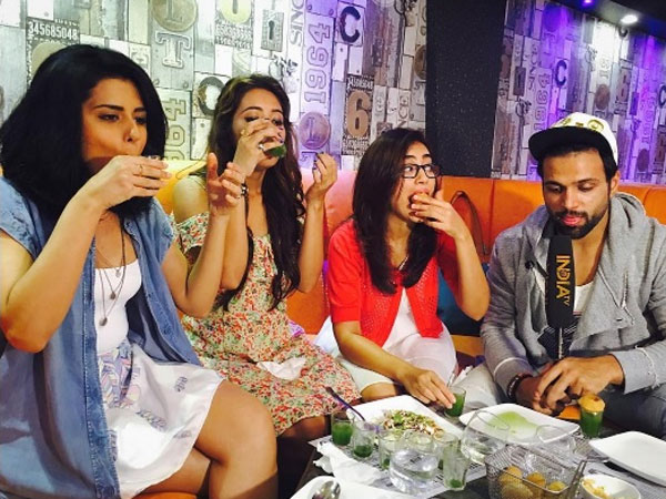 Asha Negi Celebrates Birthday With Friends; Surbhi & Ridhi Wish In ...