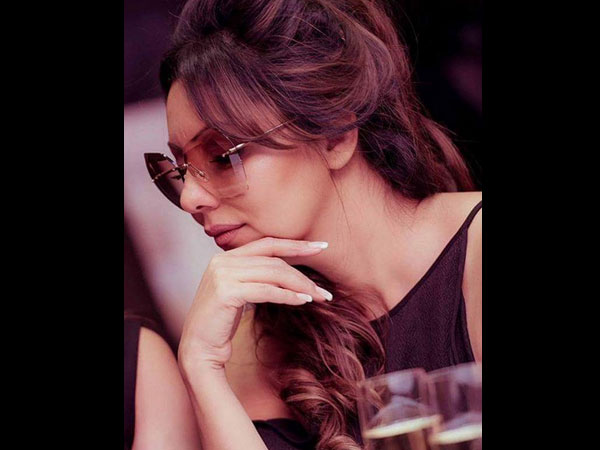 Gauri Khan New Avatar Makes Heads Turn, Gauri Khan Spotted In London ...