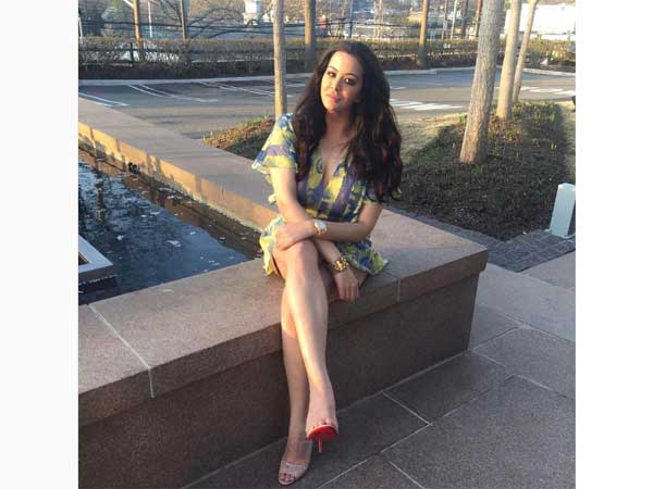 View 15 Best Pictures Of Trishala Dutt. - Filmibeat