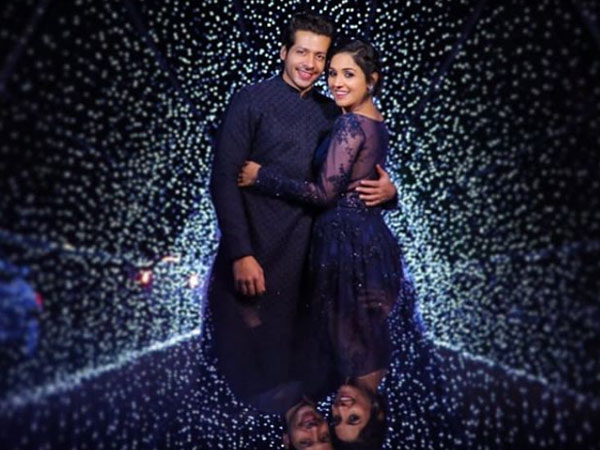 Neeti Mohan Pre-Wedding Photo Shoot With Sisters Simply Enchanting ...