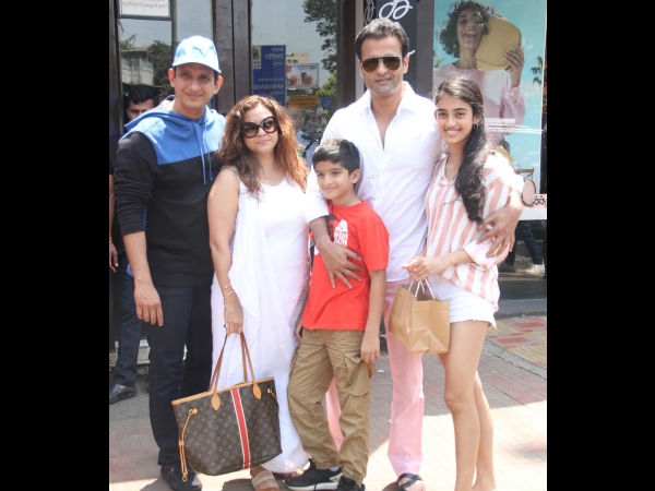 Pictures | Sunny Leone Smiles For Cameras At The Airport, Kunal Khemu’s ...