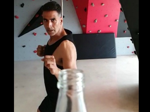 Akshay Kumar Takes Up Bottle Cap Challenge | Akshay Kumar Nails Bottle ...