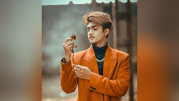 Flying High On His Popularity As A Youtuber - Gufran Ansari - Filmibeat