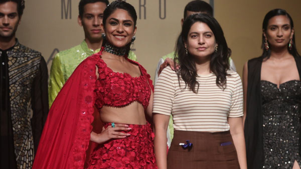 FDCI x Lakmé Fashion Week 2022: Mrunal Thakur & Diana Penty dazzle as ...