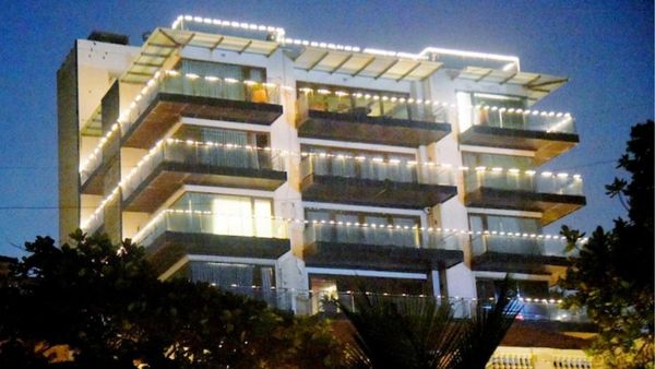 Mannat In India To A Villa In London: Here's A List Of Shah Rukh Khan's ...