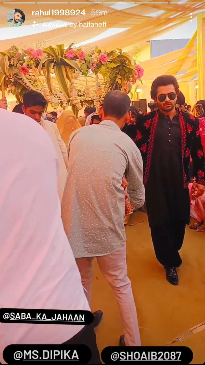 Shoaib Ibrahim’s Sister Saba Ibrahim Stuns In Golden Bridal Dress As She Arrives For Her Nikaah ...