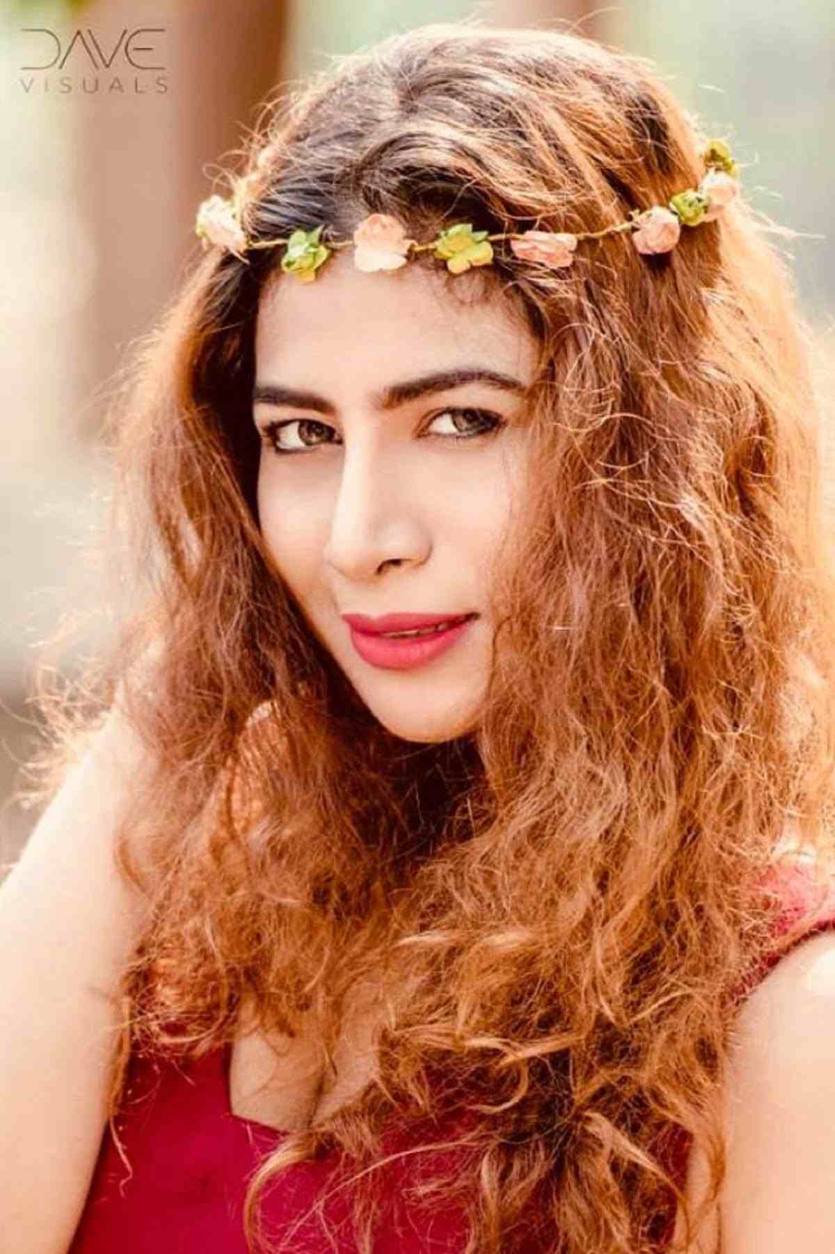 Haal-E-Dil Singer Harshit Saxena Ties The Knot With Actor Samonica Shrivastava - Filmibeat